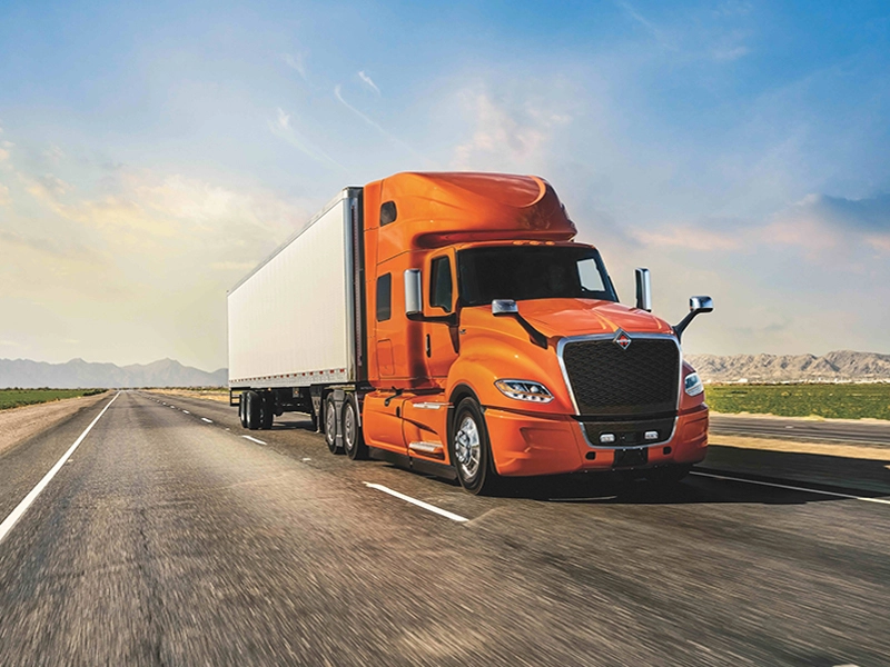 Navistar avanza hacia transporte autónomo de hub a hub